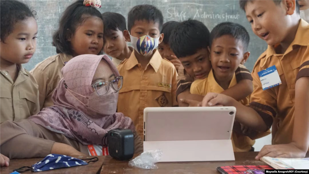Pendidikan Gratis Harus Diterapkan di Indonesia - Sorotnesia.com